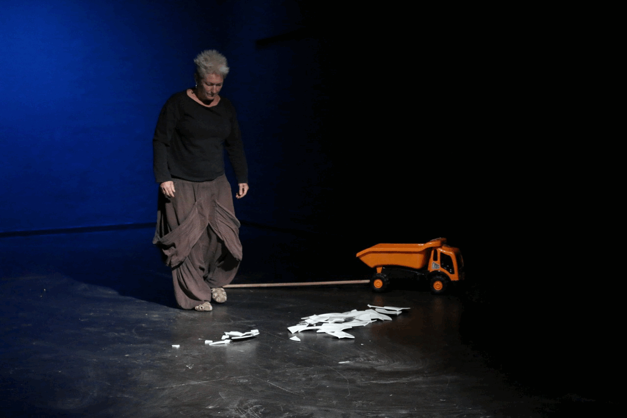 Performance | Lesley Yendell