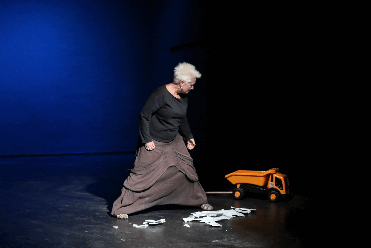 Performance | Lesley Yendell