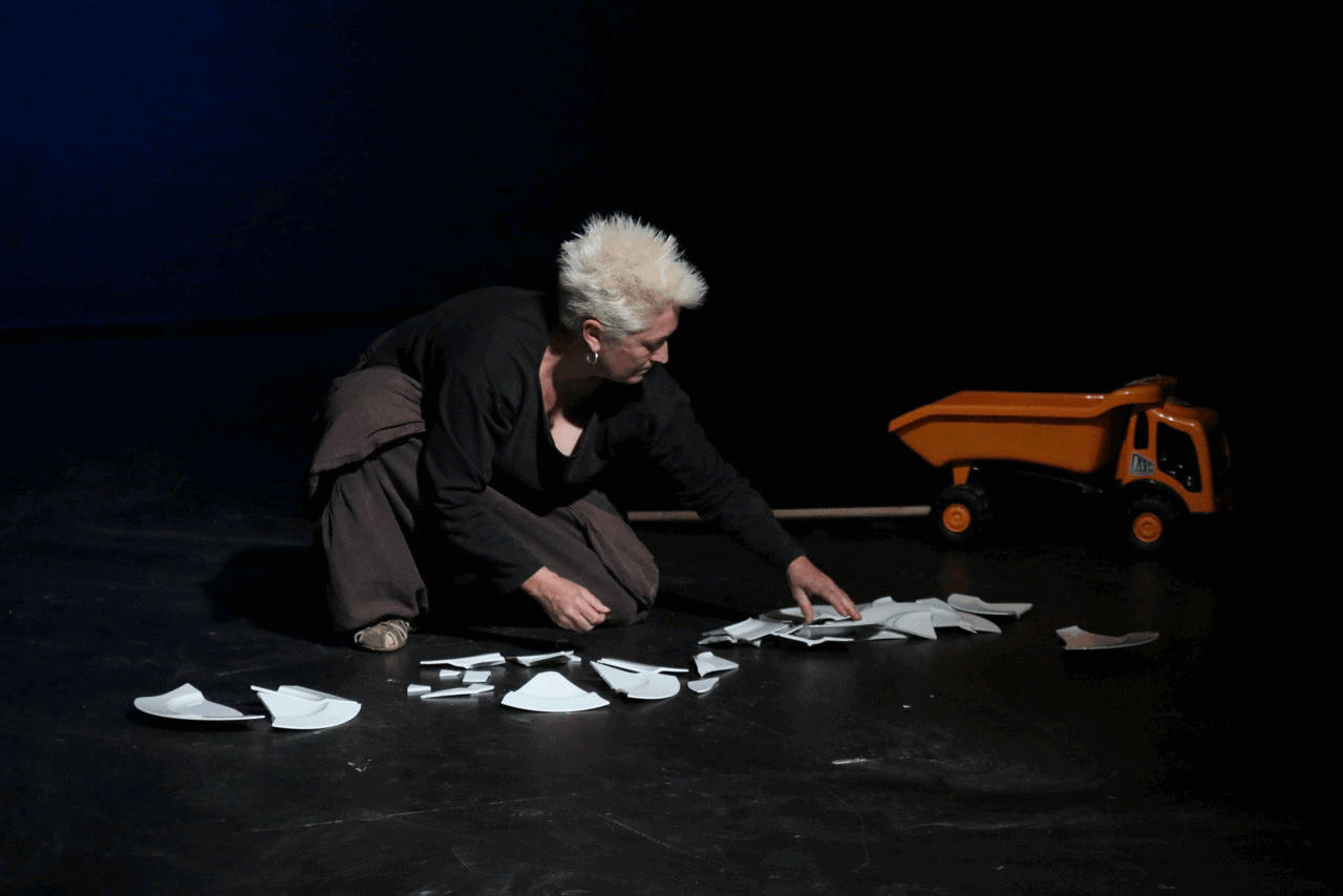 Performance | Lesley Yendell